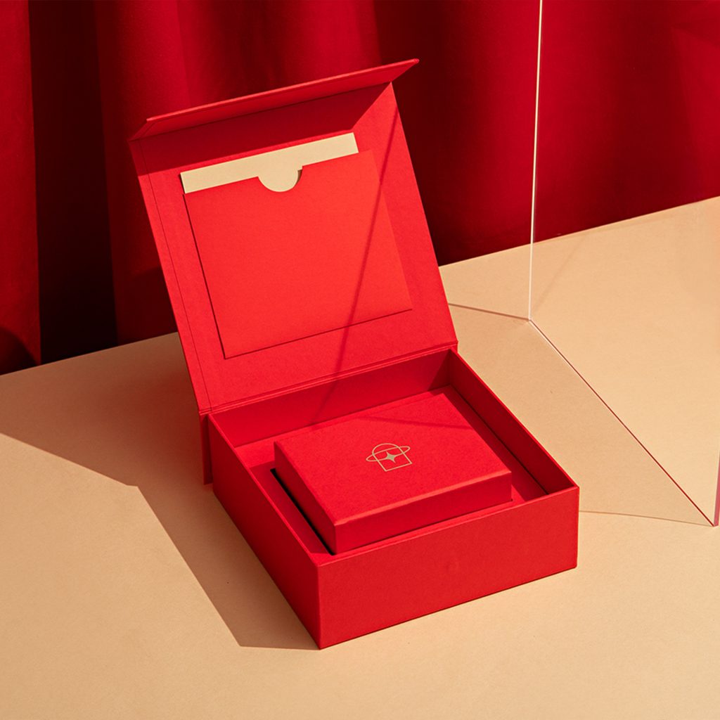 Flip Top Boxes with Magnetic Closure for Luxurious Branding