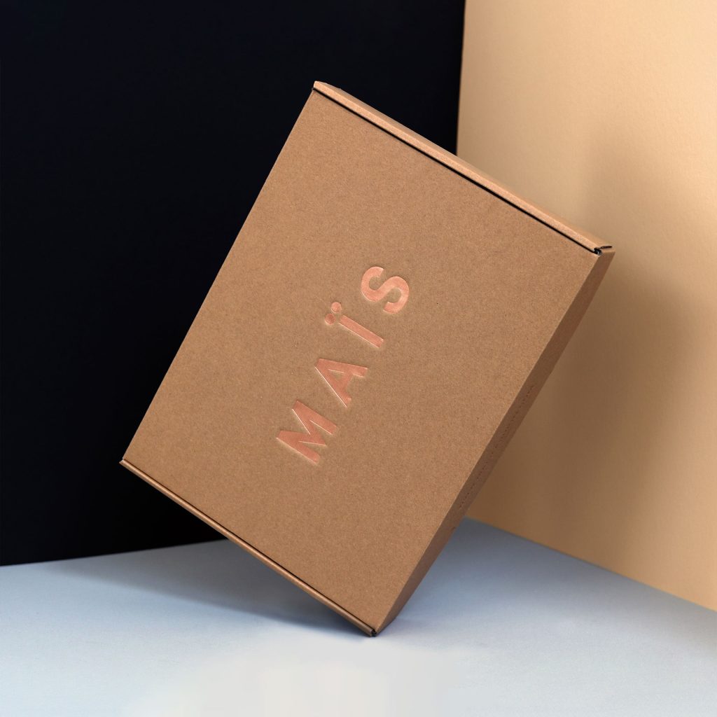 Folding Shipping Boxes for Efficient & Space-Saving Packaging